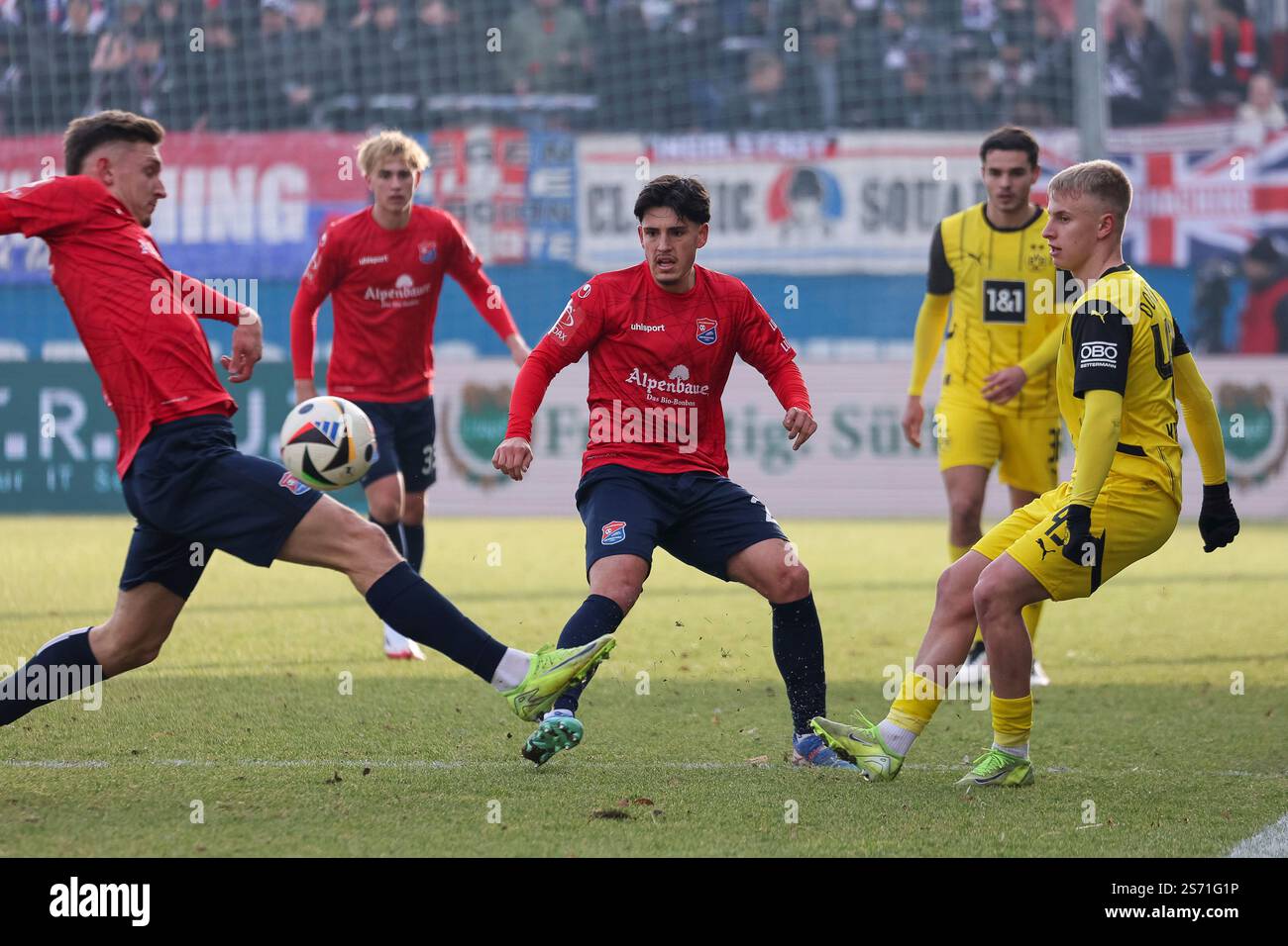 Unterhaching, Deutschland. 18th Jan, 2025. Alexander Leuthard (SpVgg ...