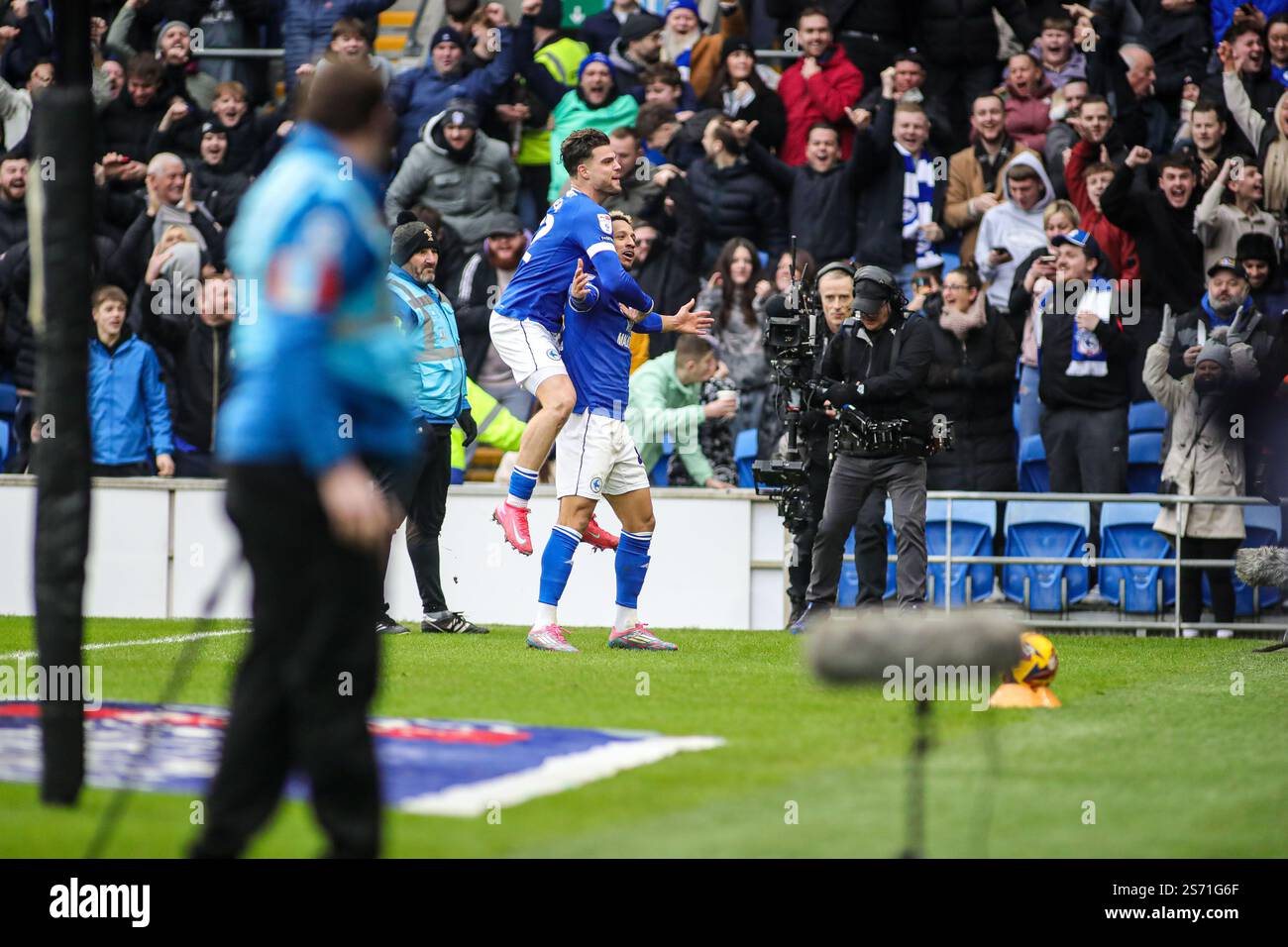 Cardiff, UK. 18th Jan, 2025. Callum Robinson of Cardiff City celebrates ...