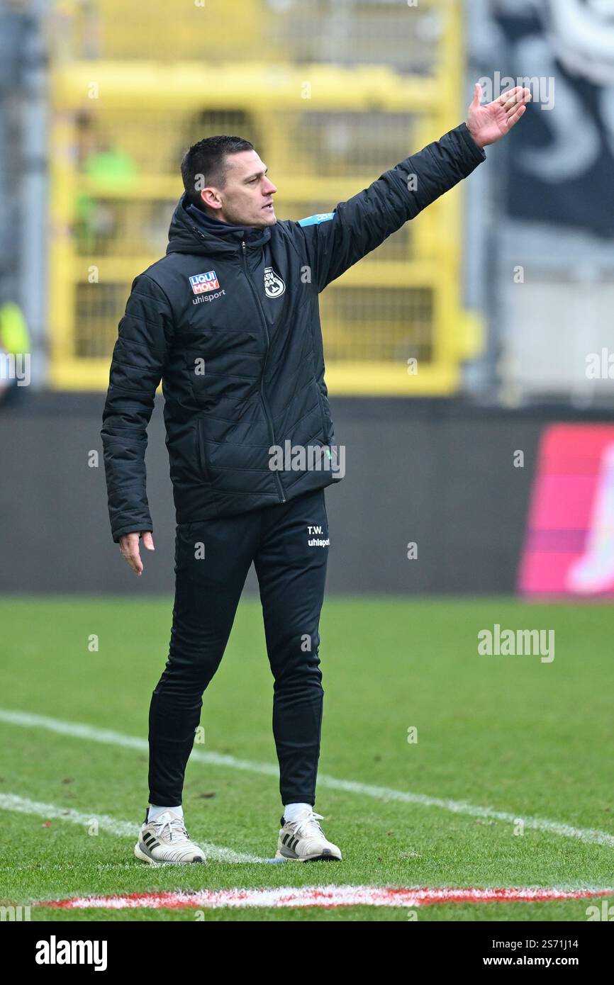 Kaiserslautern, Germany. 18th Jan, 2025. Soccer, Bundesliga 2, 1. FC ...