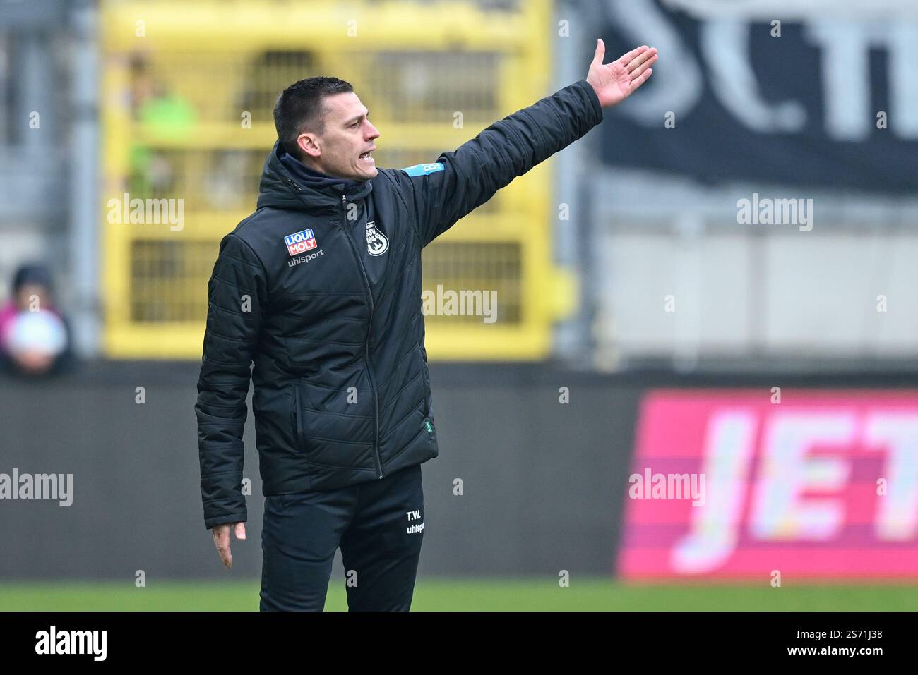 Kaiserslautern, Germany. 18th Jan, 2025. Soccer, Bundesliga 2, 1. FC ...