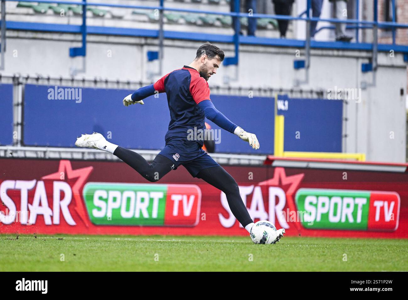 Dernderleeuw, Belgium. 18th Jan, 2025. Dender's goalkeeper Michael ...