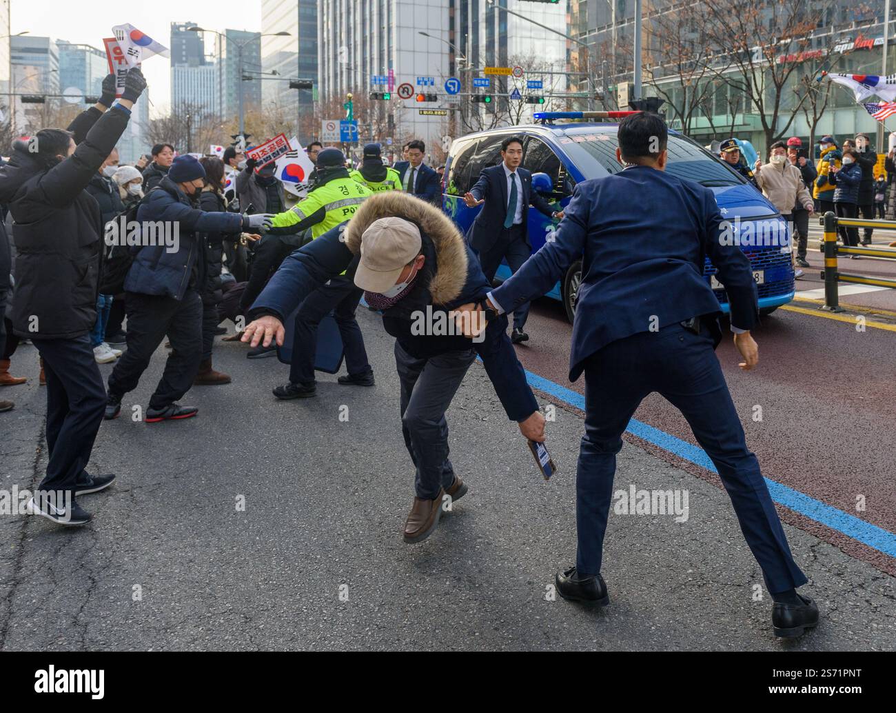 Presidential bodyguards and police are seen pushing supporters of the ...