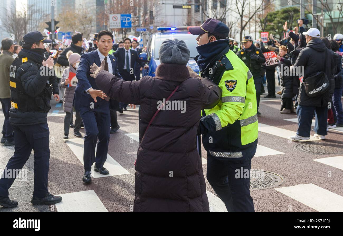 Presidential bodyguards and police are seen pushing supporters of the ...