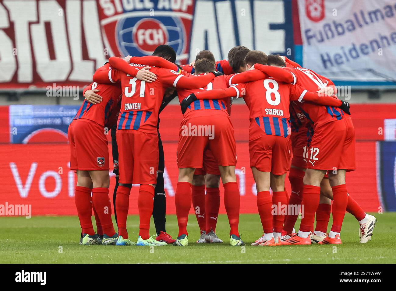 Team FC Heidenheim vor dem Spiel GER, 1.FC Heidenheim vs. FC St. Pauli ...