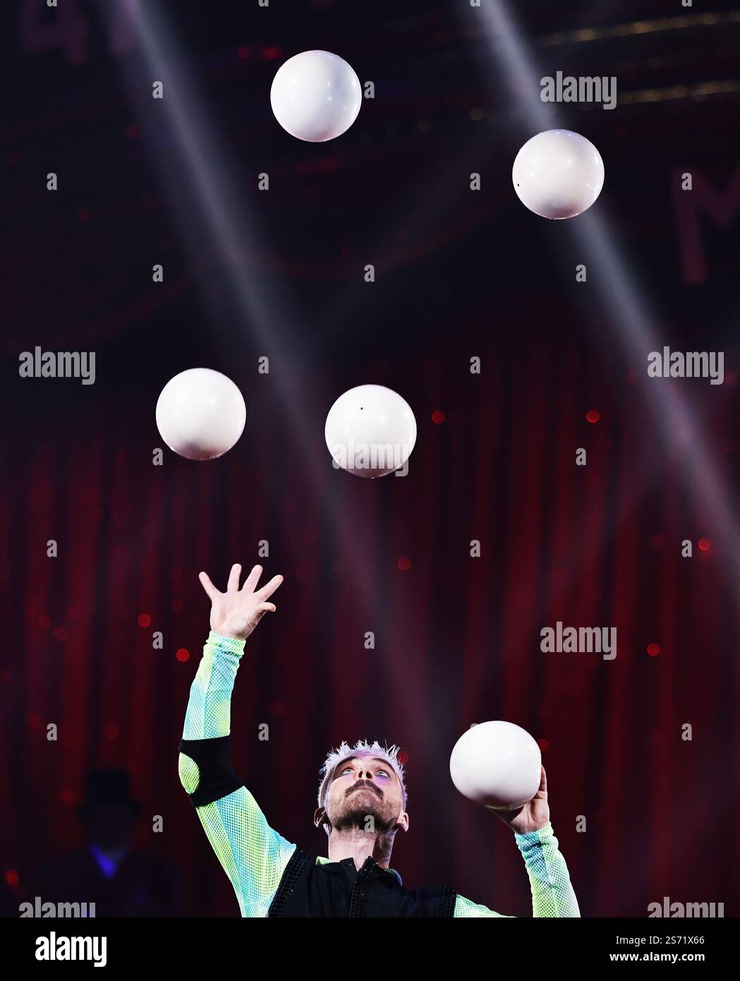 Monte Carlo. 17th Jan, 2025. An Czech acrobat performs at the 47th ...