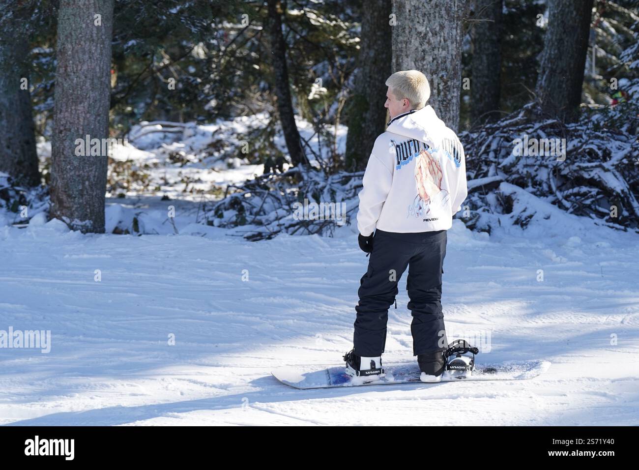 Zagreb, Croatia. 18th Jan, 2025. People enjoy sunny weather, skiing and ...