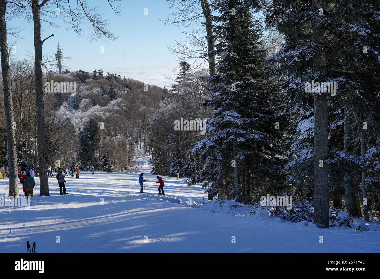 Zagreb, Croatia. 18th Jan, 2025. People enjoy sunny weather, skiing and ...