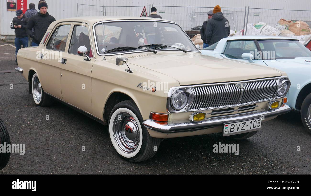 Gaz 24 volga engine hi-res stock photography and images - Alamy