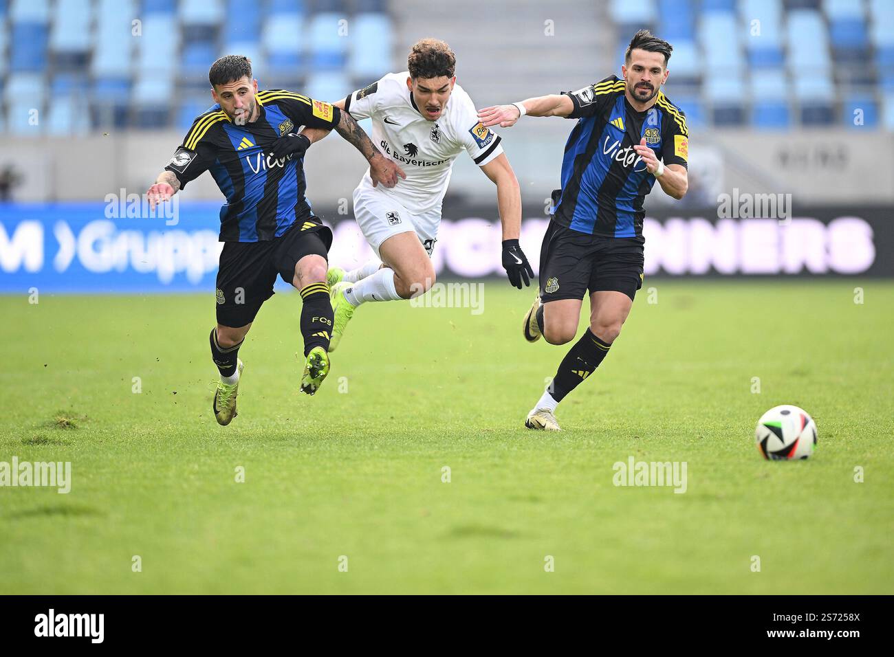 Calogero Rizzuto (1. FC Saarbrücken, #7), Sean Dulic (TSV 1860 München ...