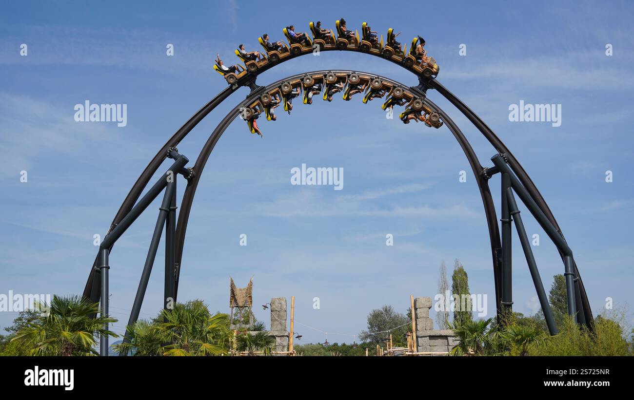 Two trains simultaneously at the top hat of the intense single rail ...