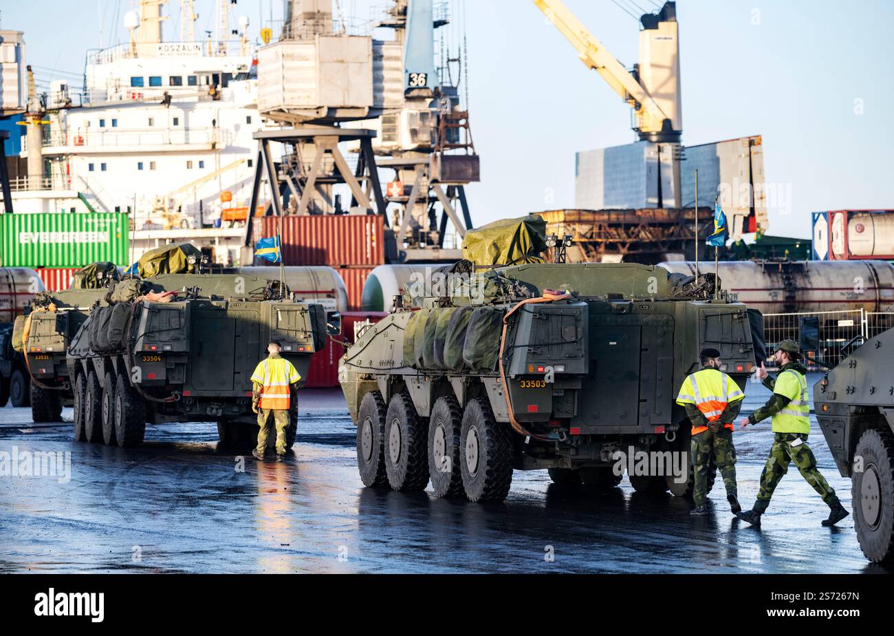 Riga, Latvia. 18th Jan, 2025. RIGA 2025-01-18 Soldiers and equipment ...