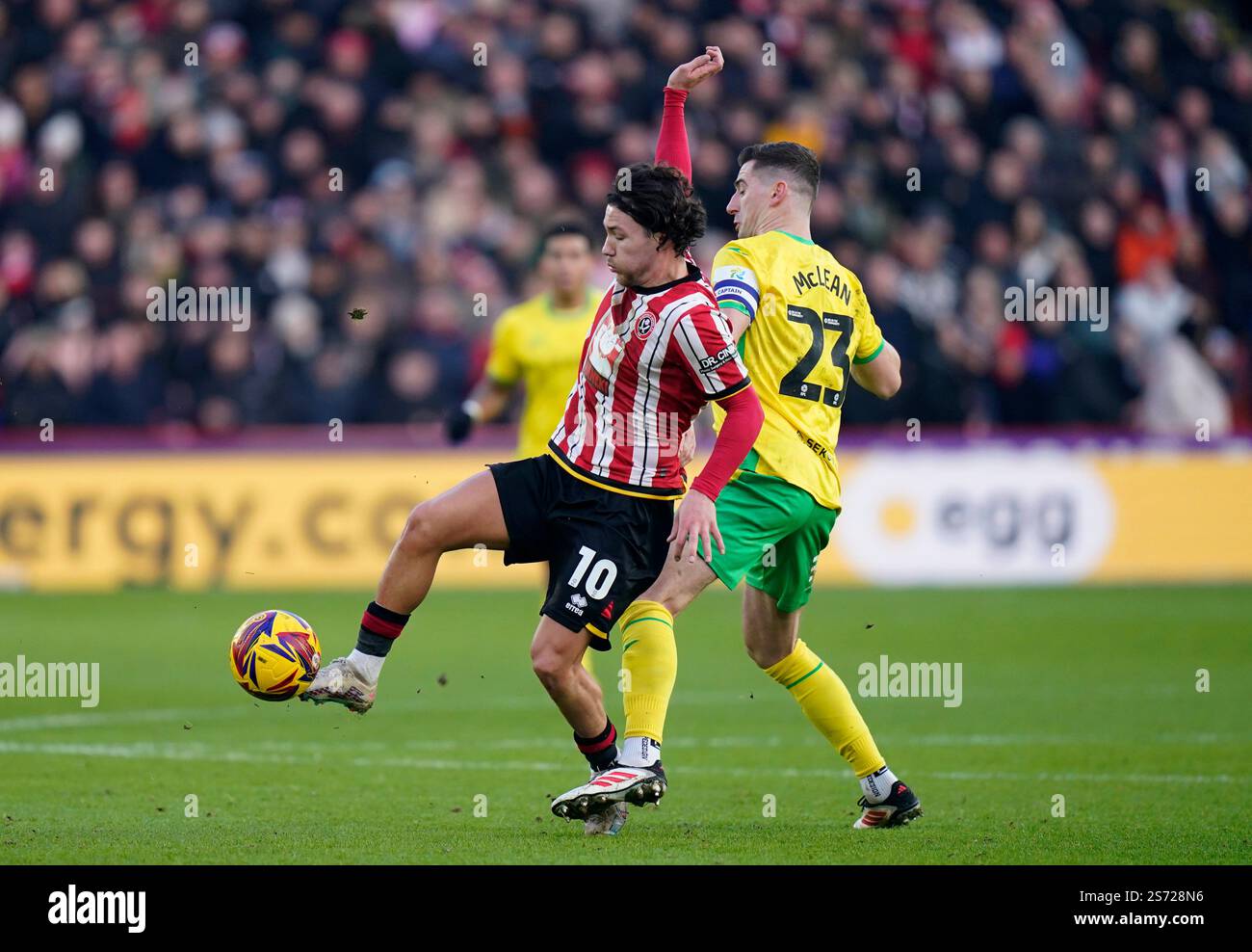 Sheffield United's Callum O'Hare (left) and Norwich City's Kenny McLean ...
