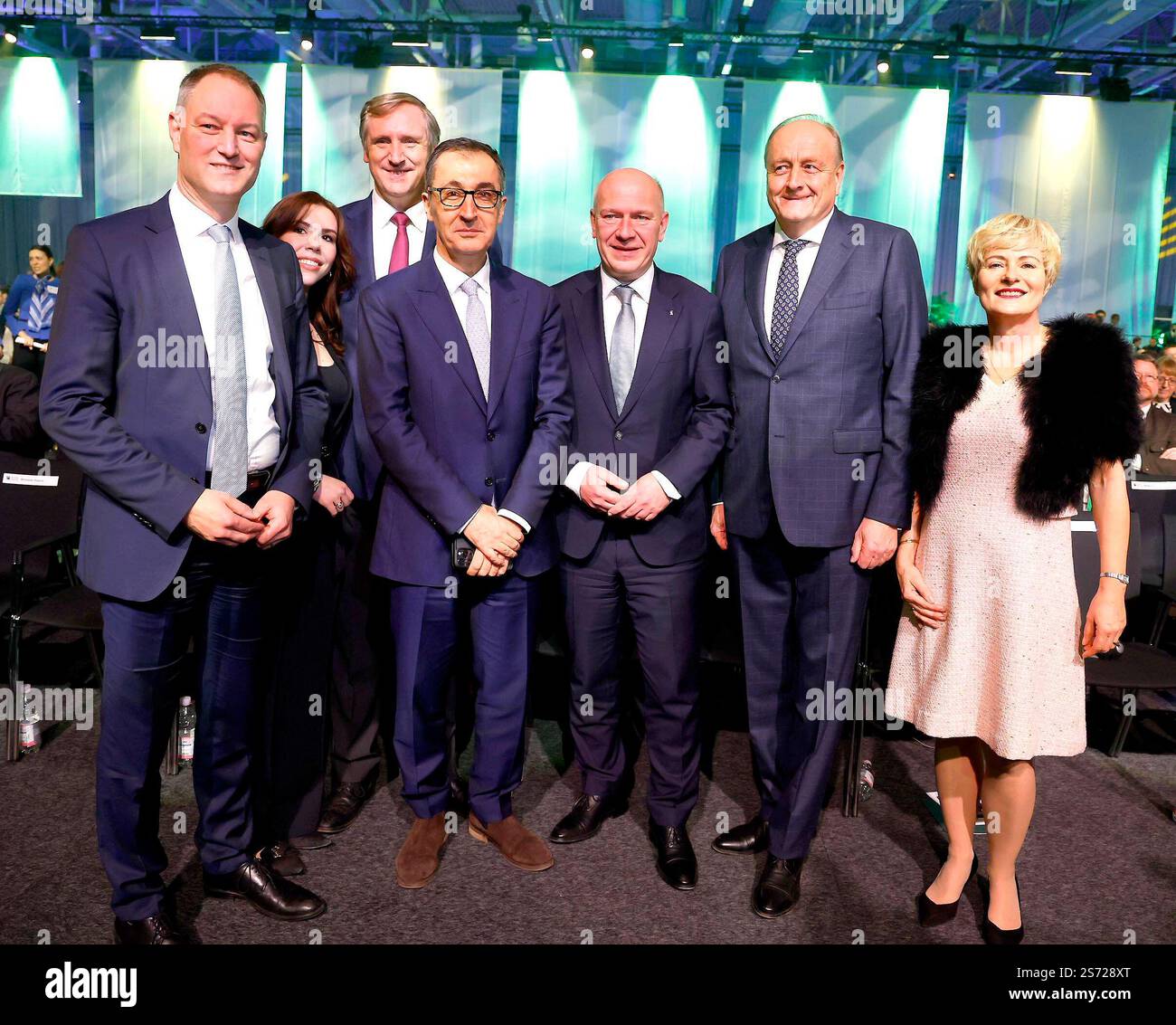 v.l. Mario Tobias, Dr. Christian von Boetticher mit Frau Sarah, Cem ...