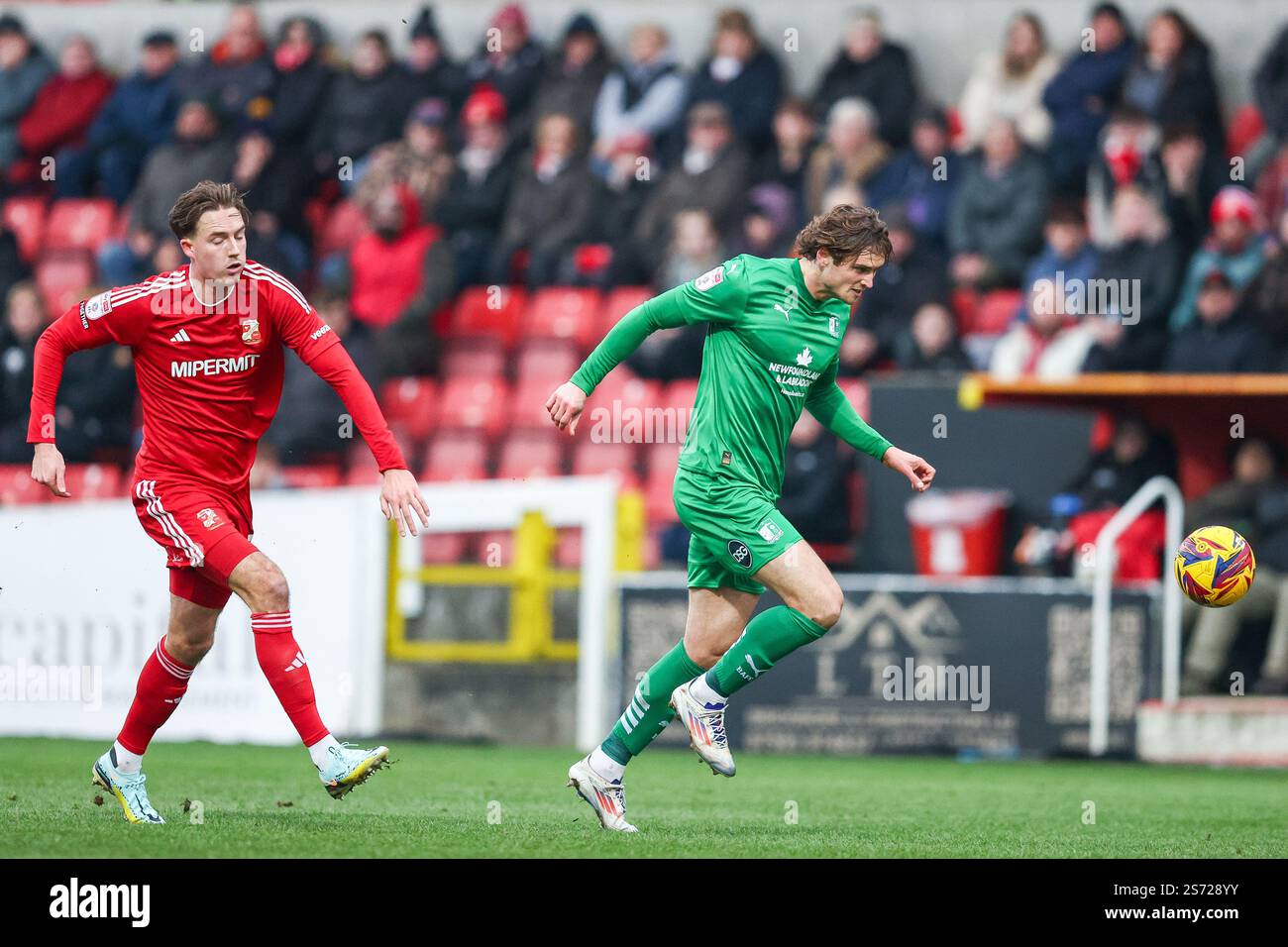 Swindon, UK. 18th Jan 2025. #33, Aaron Pressley of Barrow AFC in ...