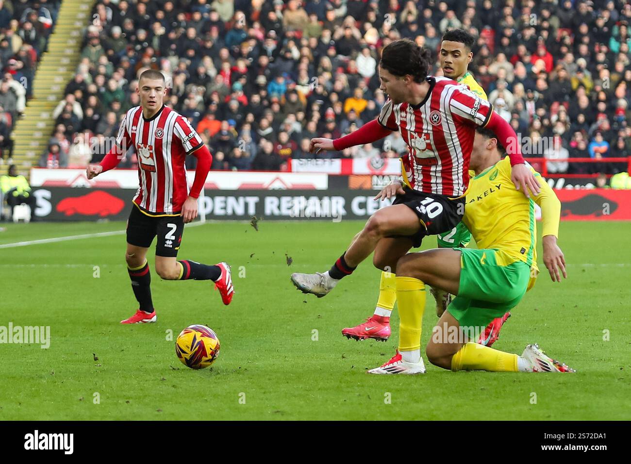 Sheffield, UK. 18th Jan, 2025. Ben Chrisene Of Norwich City battles ...