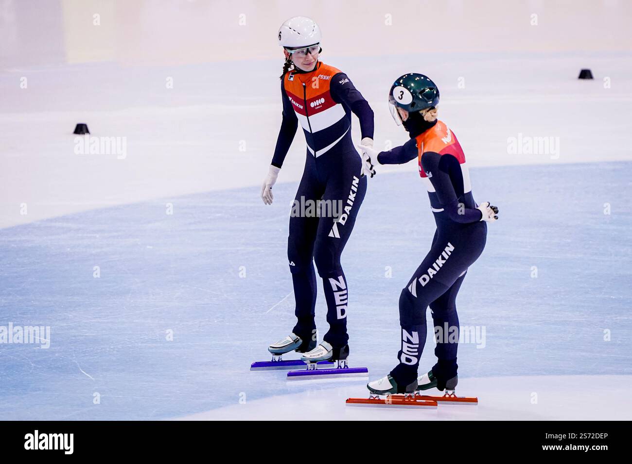 DRESDEN, GERMANY - JANUARY 18: Selma Poutsma of Netherlands and Xandra ...