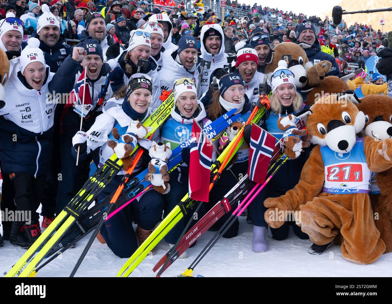 18 January 2025, Bavaria, Ruhpolding: Biathlon: World Cup, 4 x 6 km relay, women. The Norwegian ...