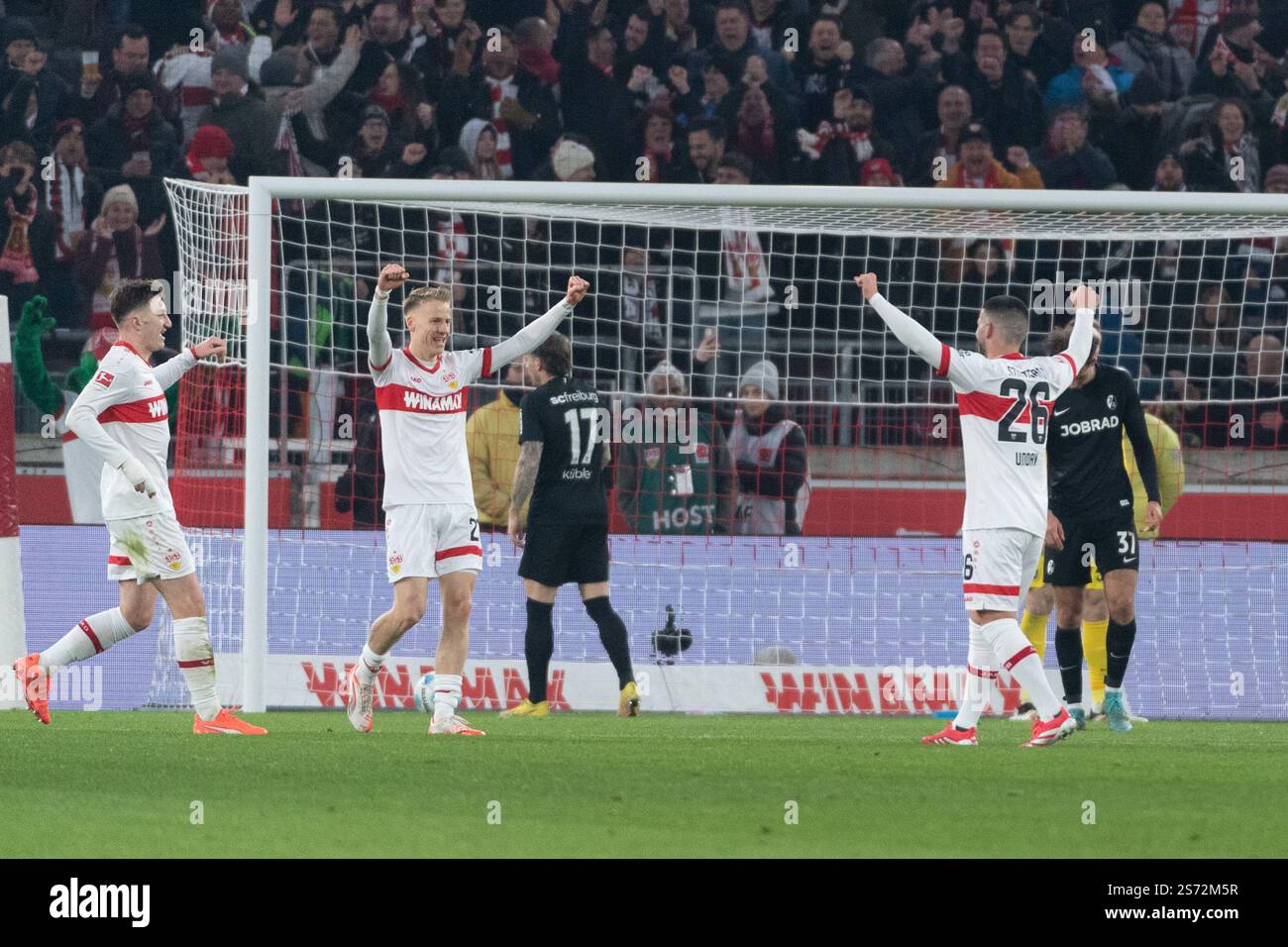 Tor zum 4:0 durch Deniz Undav (VfB Stuttgart #26), jubel Torjubel mit Angelo Stiller (VfB ...