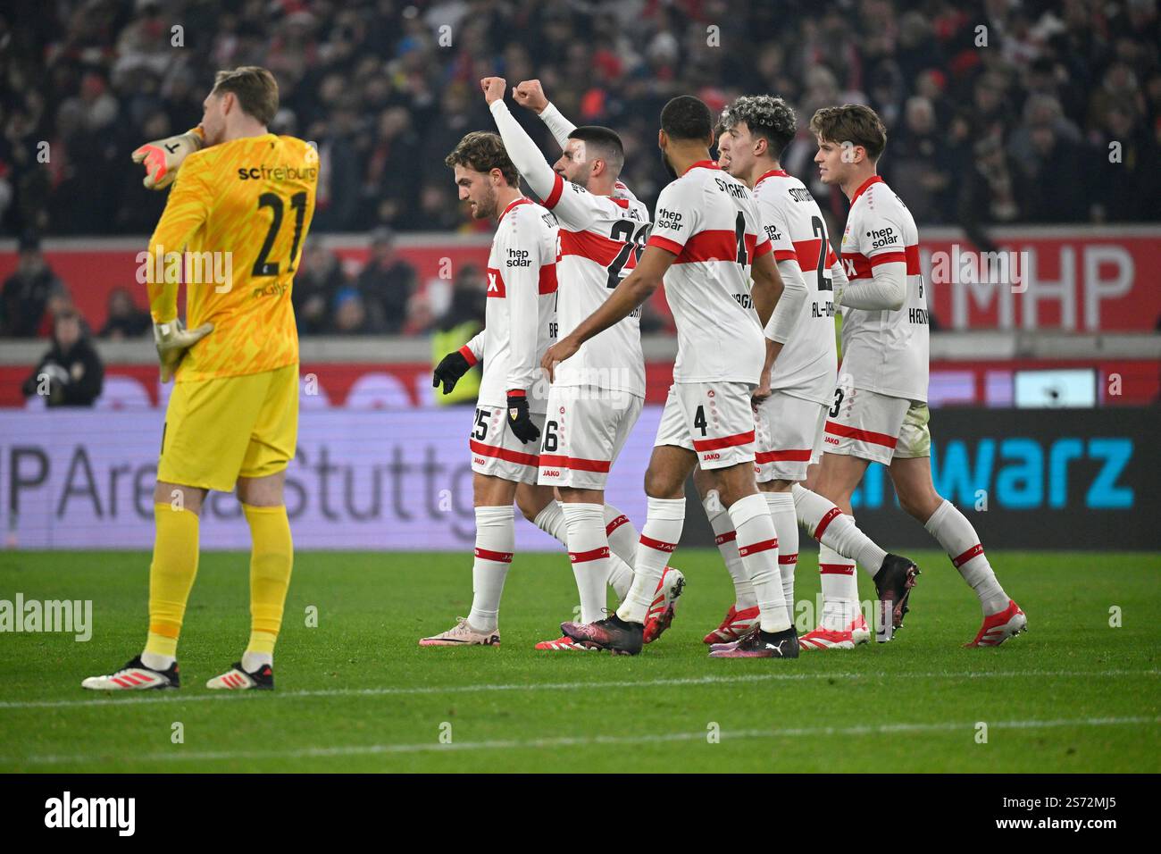 TOR zum 4:0 Deniz Undav VfB Stuttgart (26) Torjubel Jacob Bruun Larsen VfB Stuttgart (25) Josha ...