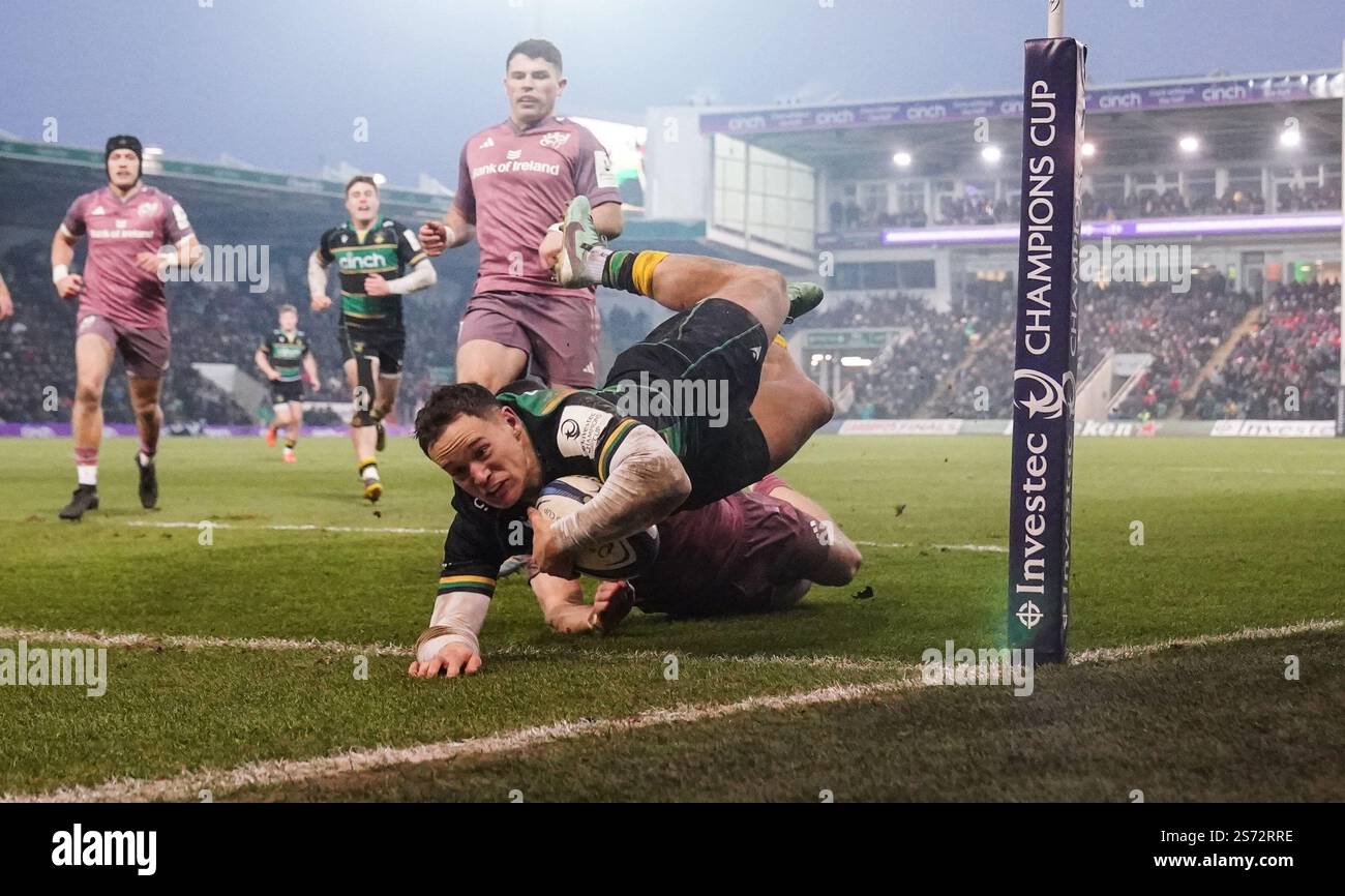 Northampton's Tom Seabrook scores their third try during the Investec ...