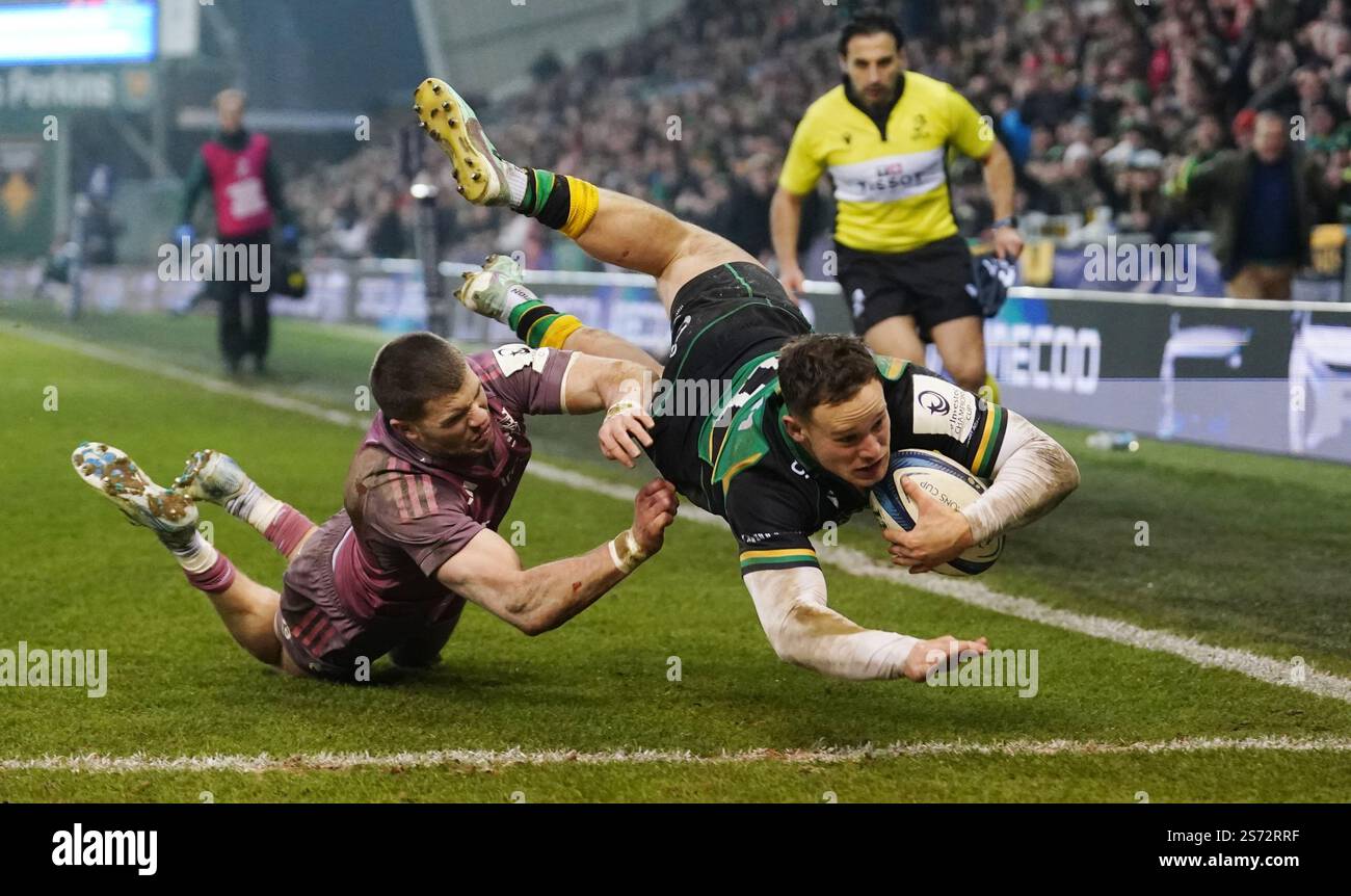 Northampton's Tom Seabrook scores their third try during the Investec ...