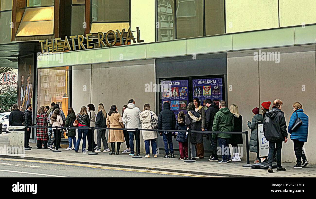 Glasgow, Scotland, UK. 18th January, 2025. UK Weather: Cloudy in the ...