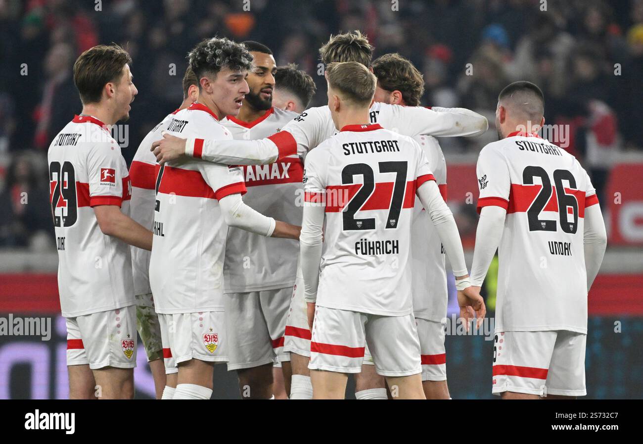 TOR zum 4:0 Deniz Undav VfB Stuttgart (26) Torjubel Jacob Bruun Larsen VfB Stuttgart (25) Chris ...
