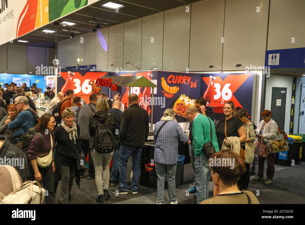 Internationale Grüne Woche 2025. Curry 36 Stand in der Berlin Halle. DEU, Deutschland, Berlin ...