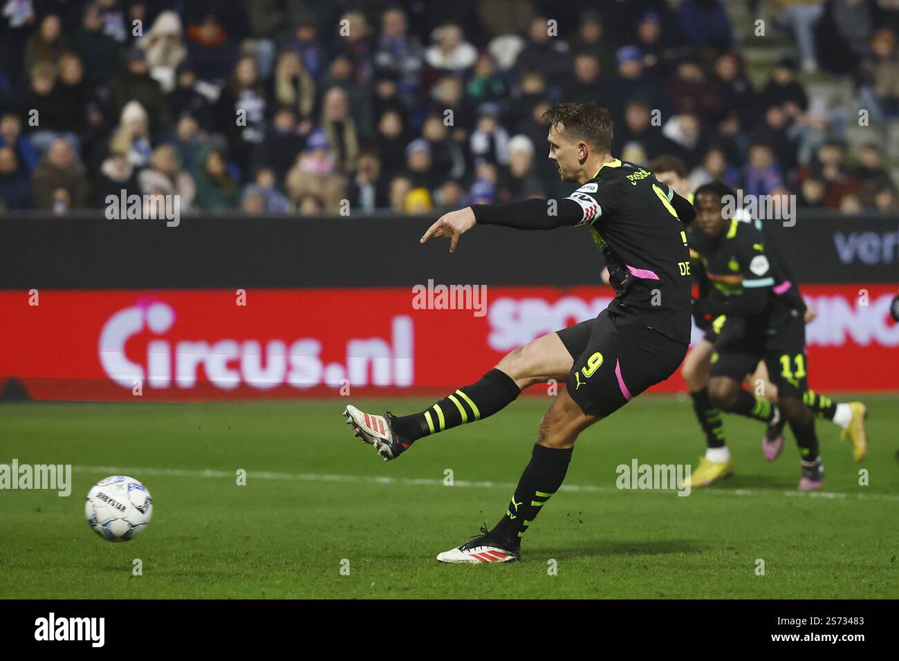 ZWOLLE - Luuk de Jong of PSV Eindhoven misses a penalty kick during the ...