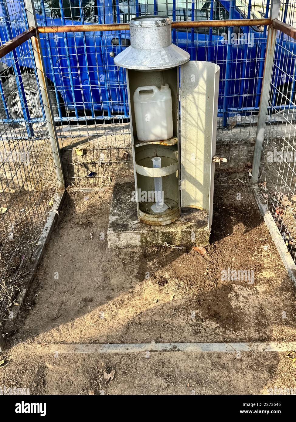 Udometer hi-res stock photography and images - Alamy