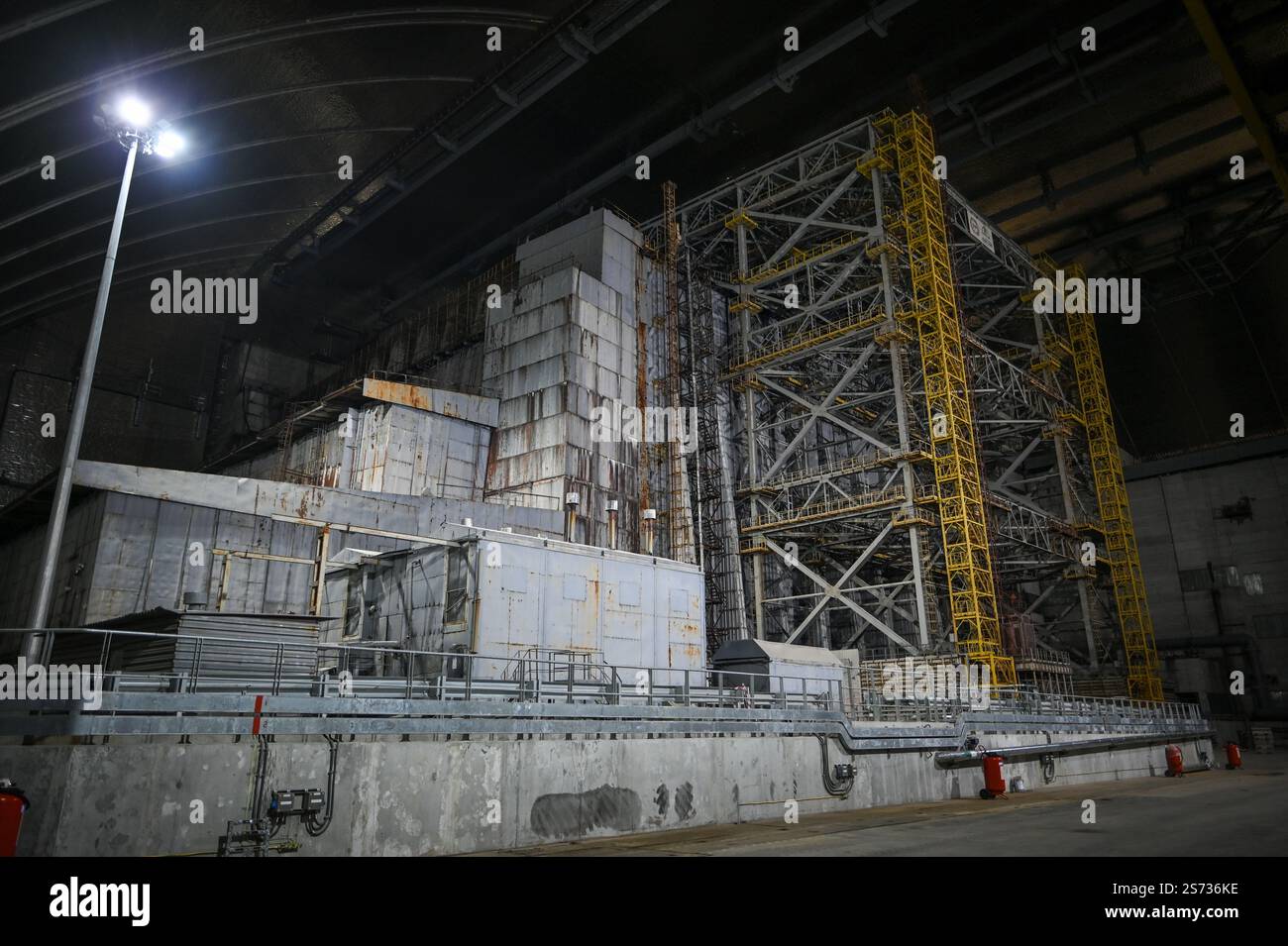 The destroyed reactor No. 4 can be seen inside the containment chamber ...