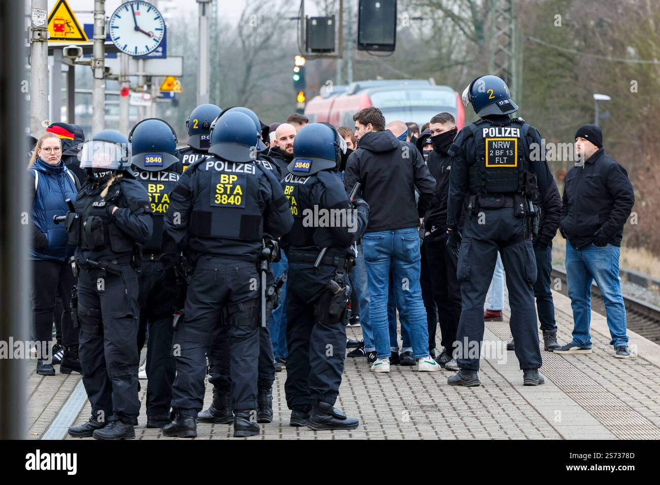 Aachen, Germany. 18th Jan, 2025. Police officers control right-wing ...