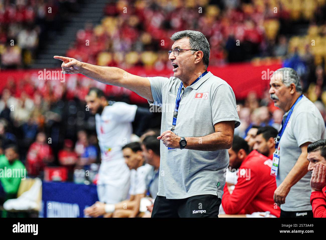 Mohamed Ali Sghir (Tunesien, Trainer) DEN, Algerien vs. Tunesien, Handball, IHF ...
