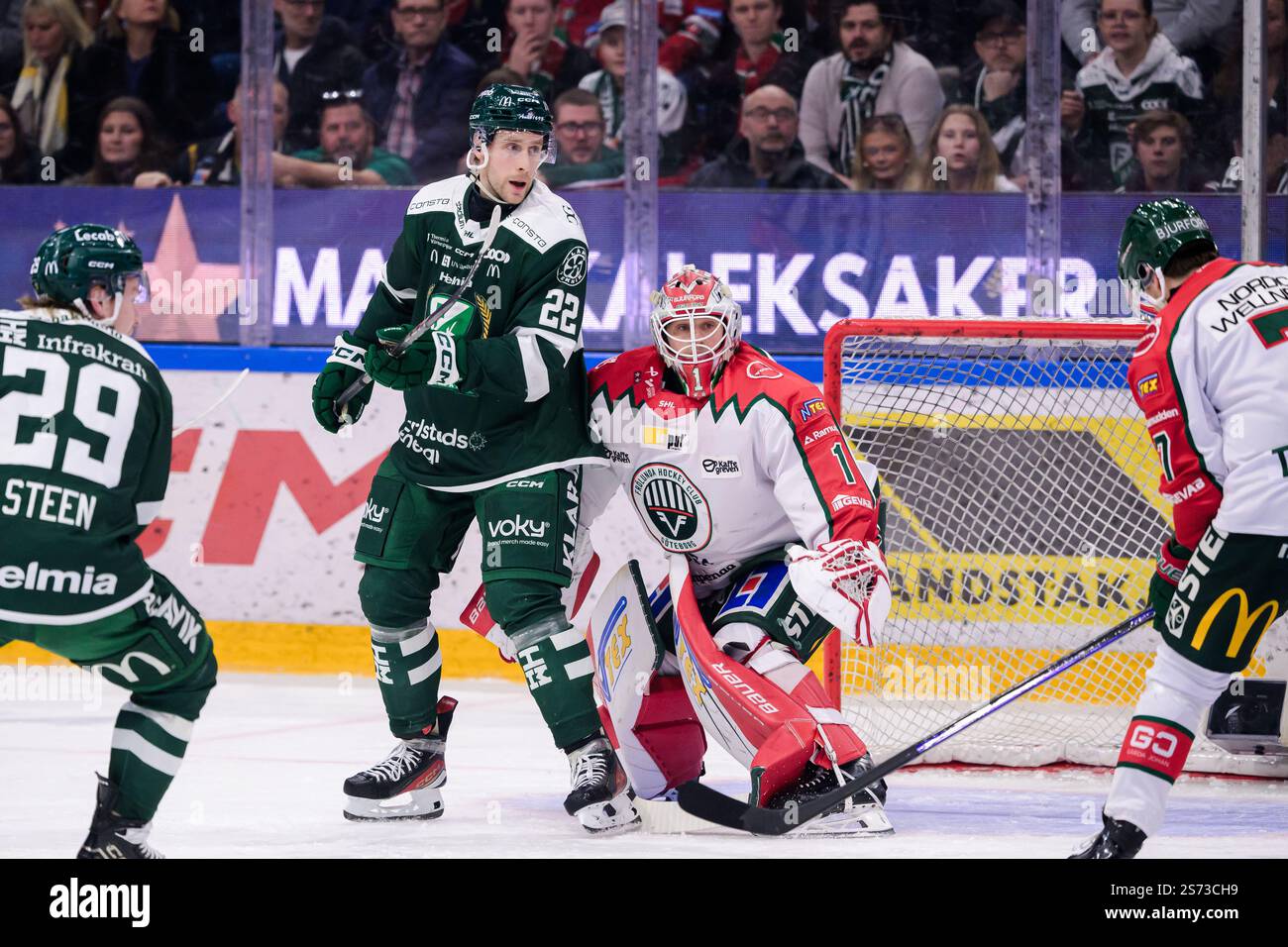 Karlstad, Sverige. 18th Jan, 2025. 250118 Färjestads Per Åslund och Frölundas målvakt Lars ...