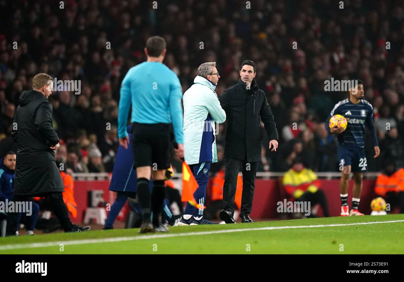 Arsenal manager Mikel Arteta approaches the assistant referee during ...