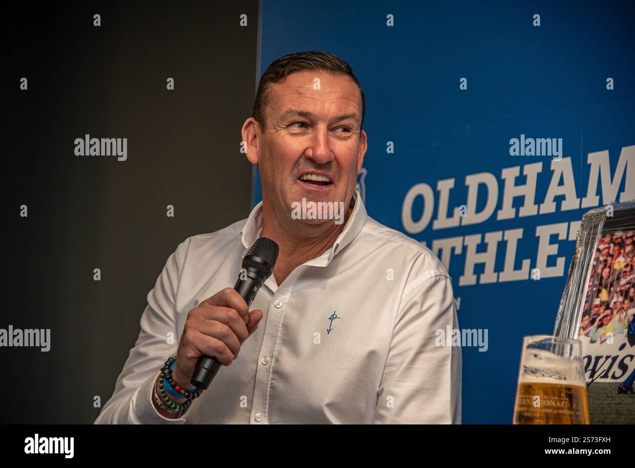 Nottingham forest goalkeeper mark crossley hi-res stock photography and ...