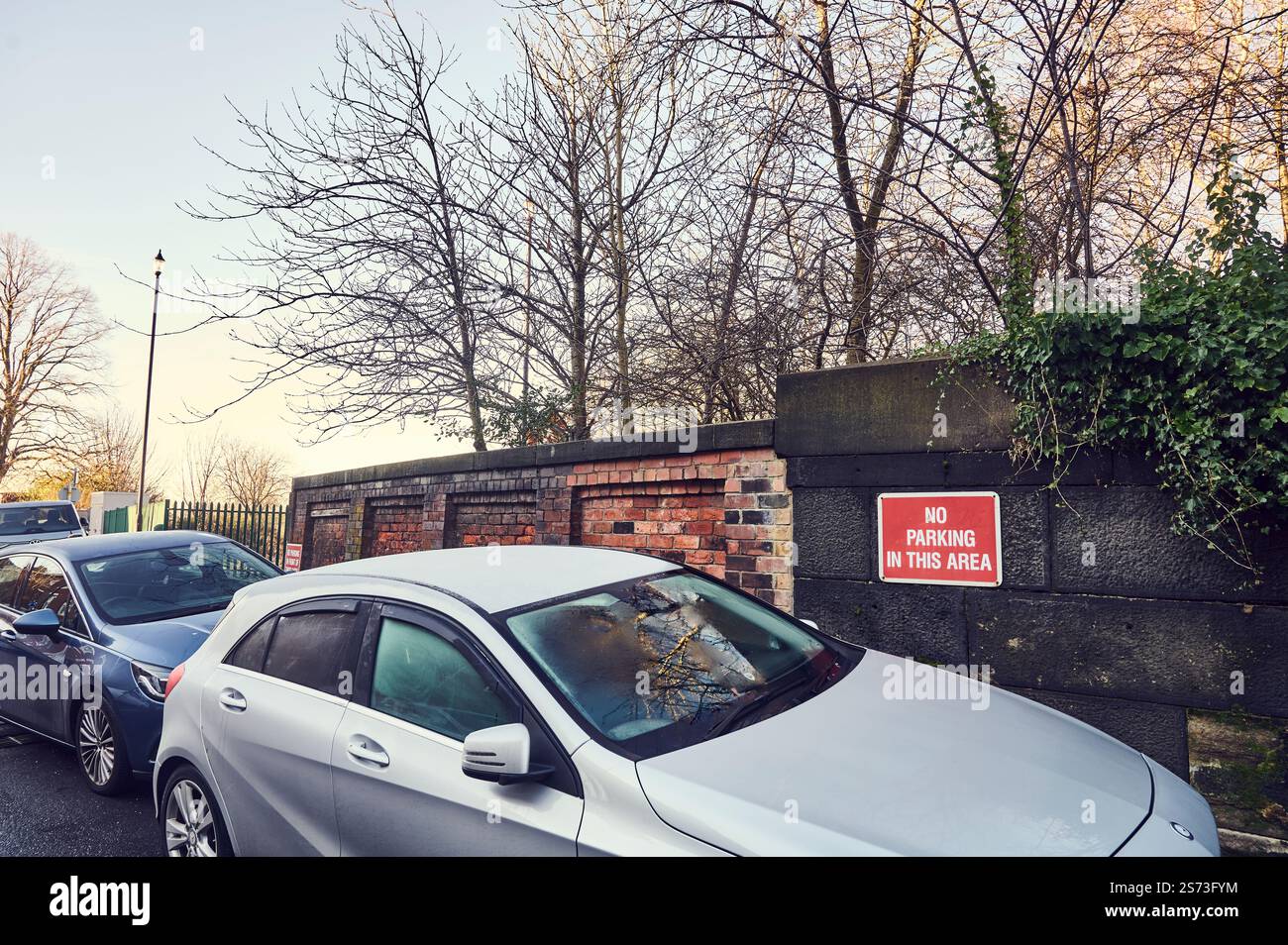 Half cars hi-res stock photography and images - Alamy