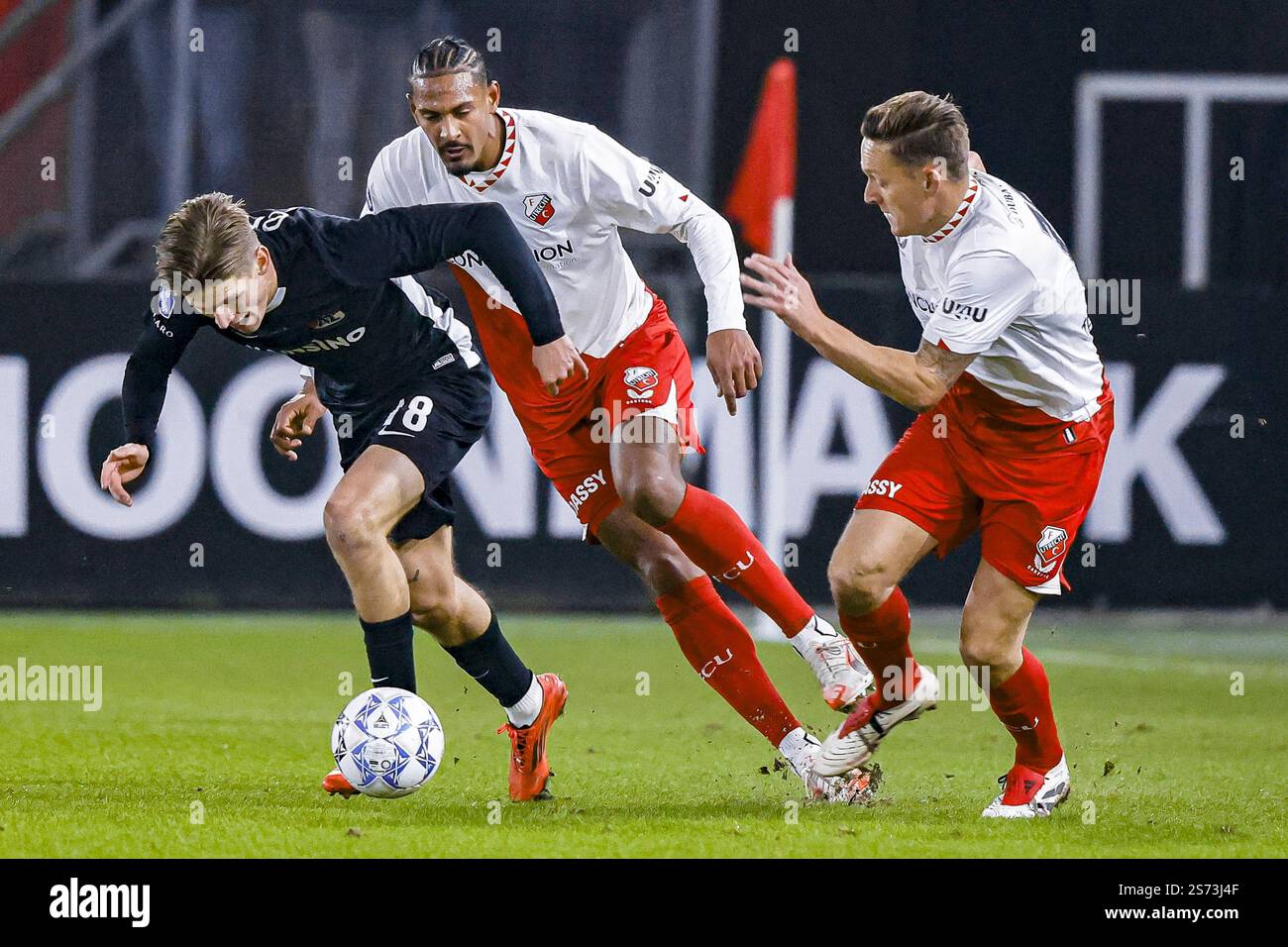 UTRECHT, 18-01-2025, Stadium Galgenwaard, football, Dutch eredivisie, season 2024/2025, AZ ...