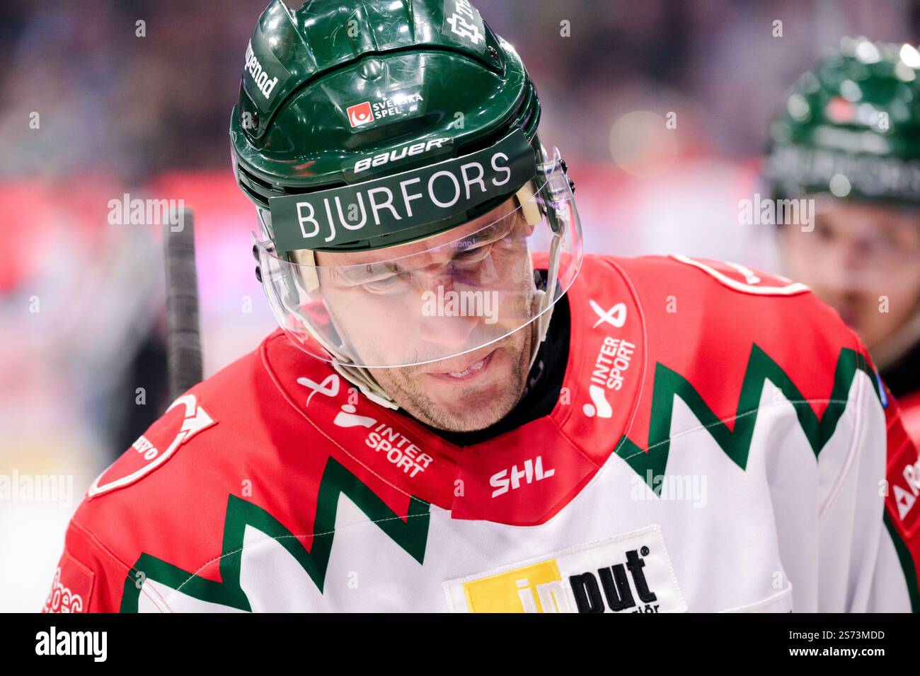 Karlstad, Sverige. 18th Jan, 2025. 250118 Frölundas Mikael Ruohomaa har ont under ...
