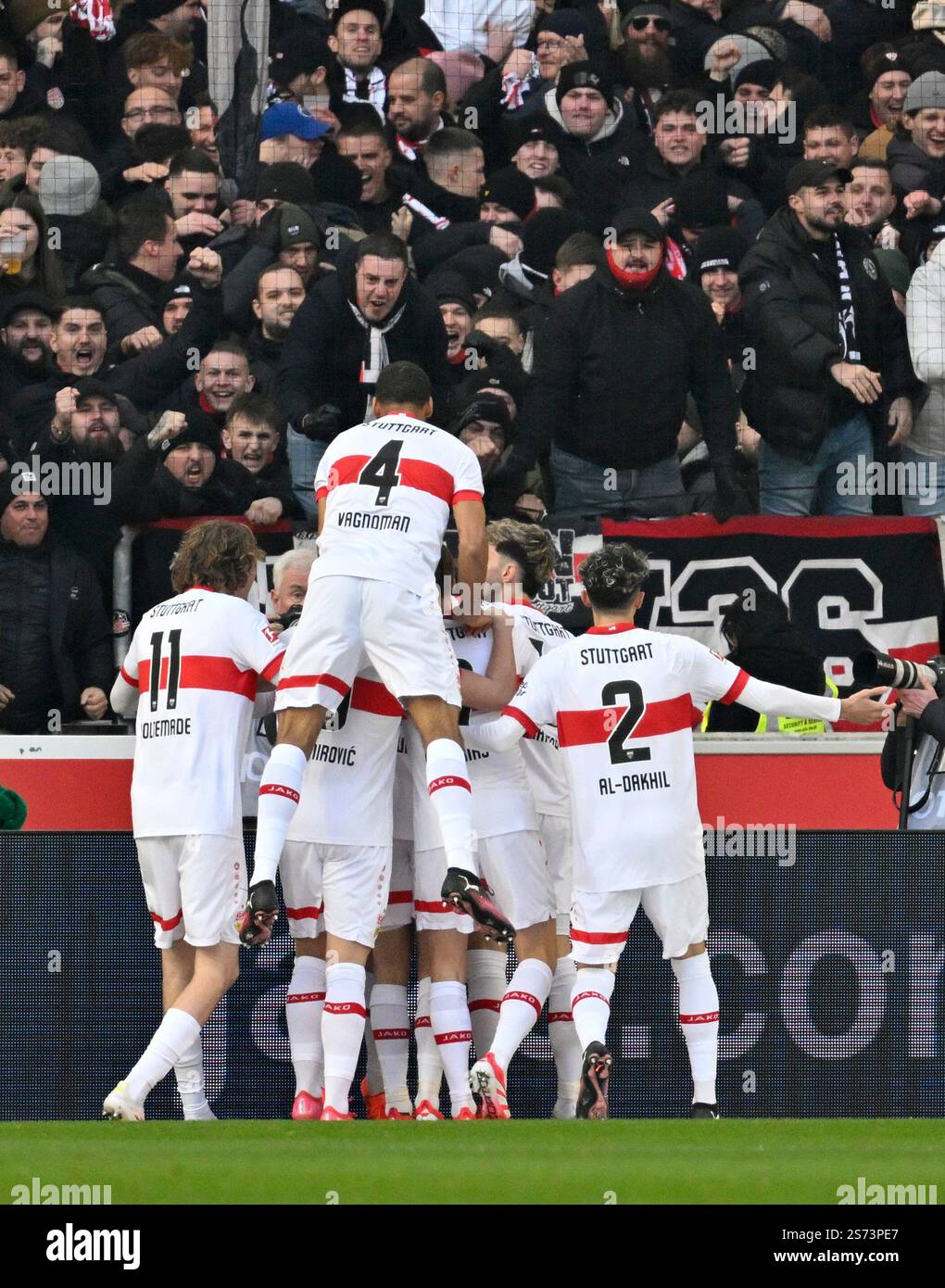 TOR zum 1:0 Anthony Rouault VfB Stuttgart (29) Torjubel Josha Vagnoman ...
