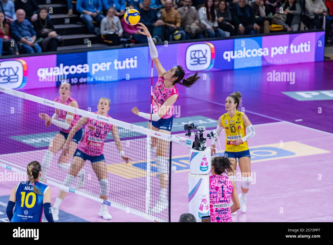 Florence, Italy. 18th Jan, 2025. Ting Zhu (Prosecco Doc Imoco ...