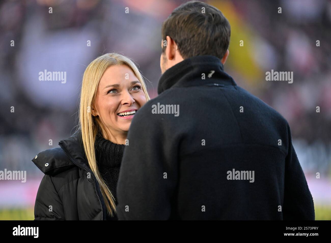 vor Spielbeginn: Trainer Coach Julian Schuster SC Freiburg SCF Portrait ...