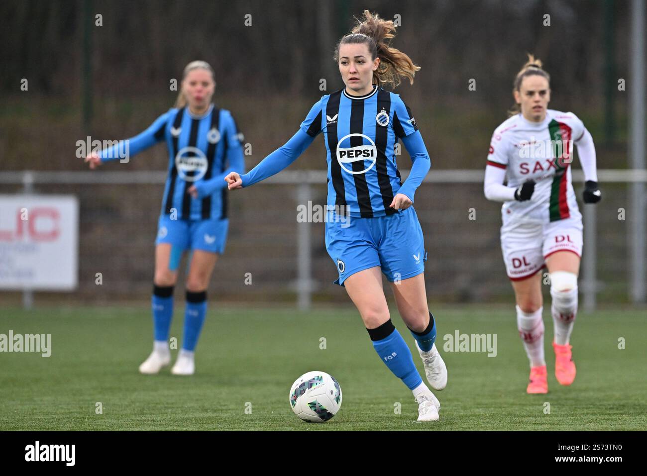 Aalter, Belgium. 18th Jan, 2025. Sterre Gielen (14) of Club YLA pictured during a female soccer ...