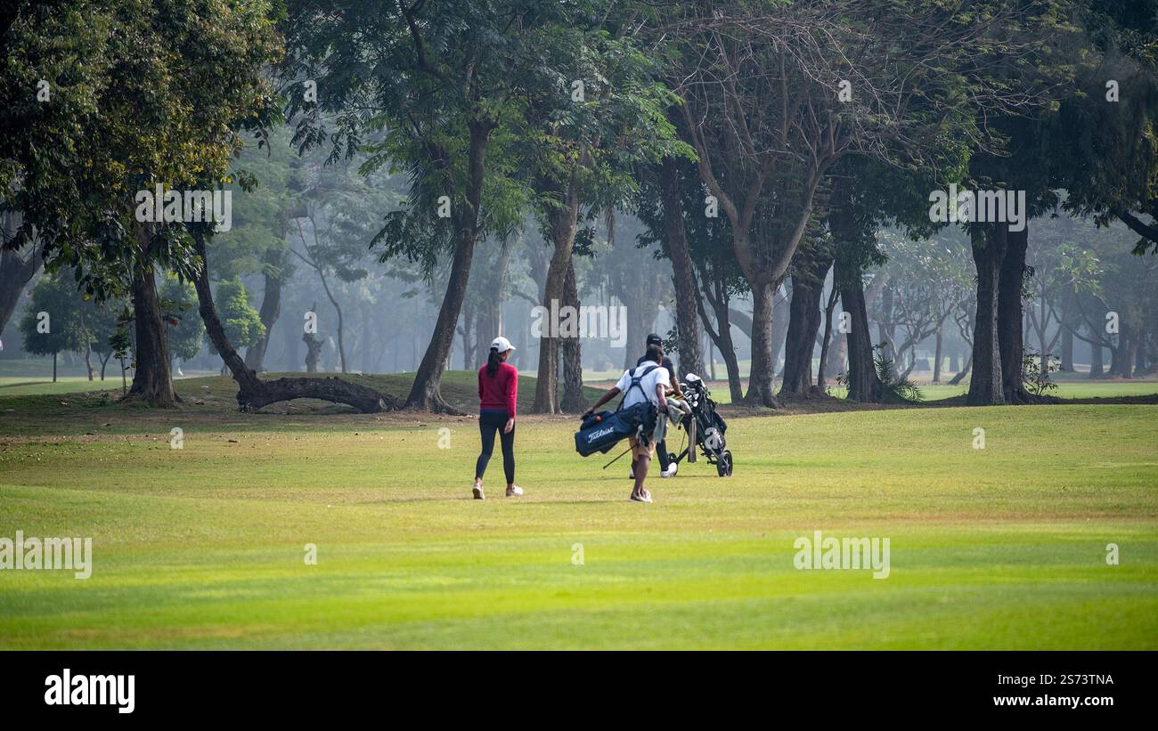 Kolkata, India. 17th Jan, 2025. Season's first Pro level golf ...