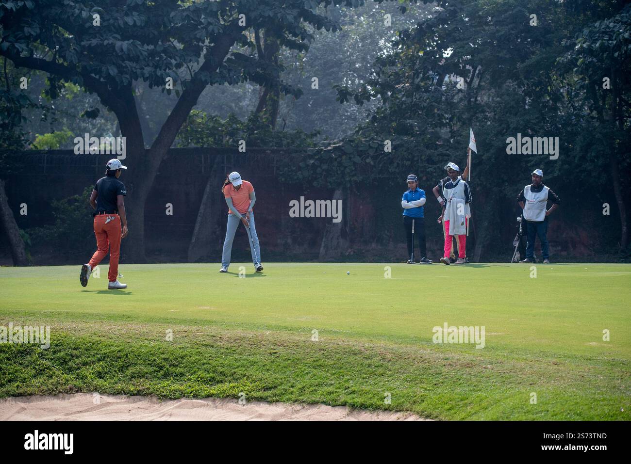 Kolkata, India. 17th Jan, 2025. Season's first Pro level golf ...