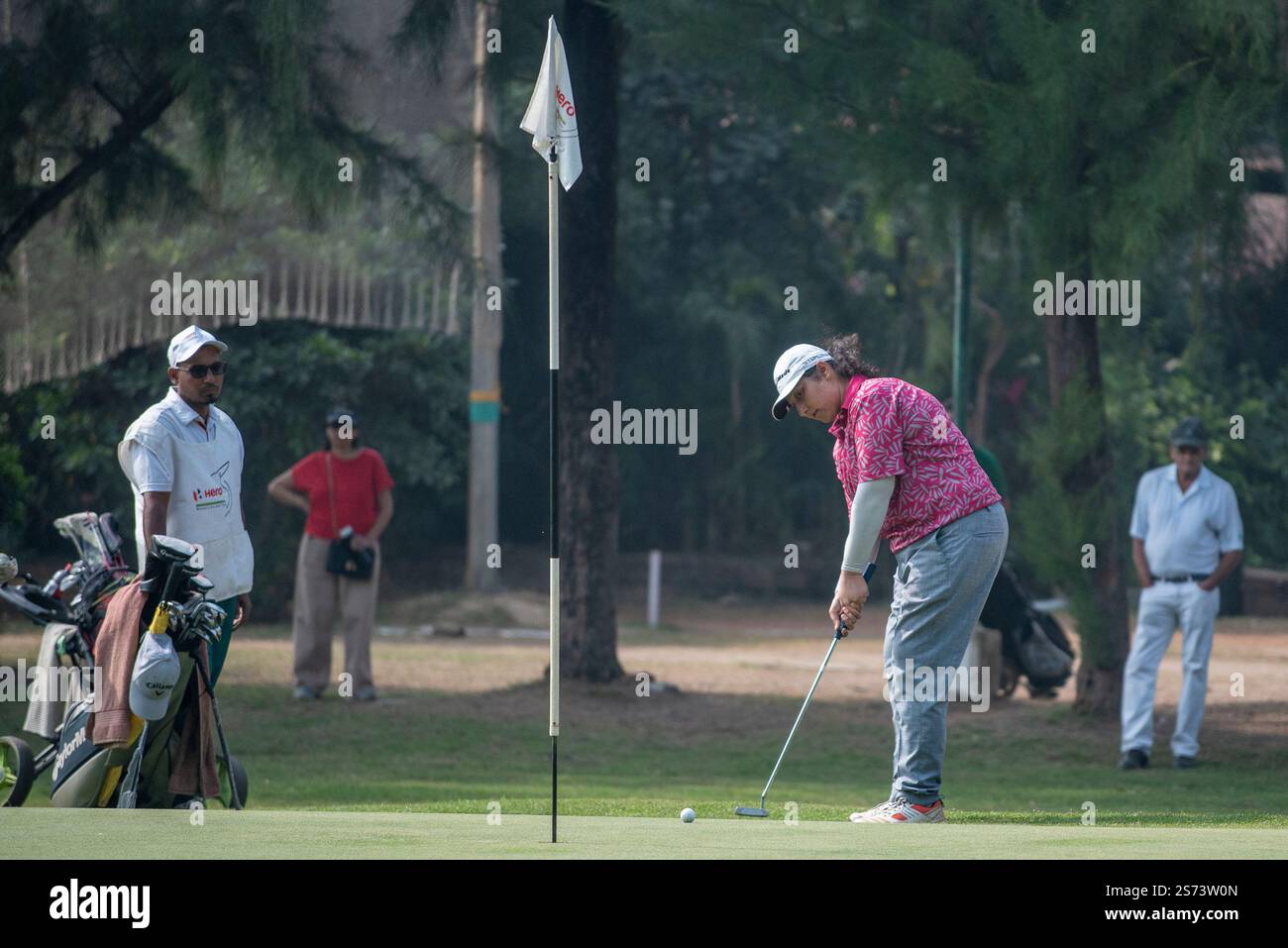 Kolkata, India. 17th Jan, 2025. Season's first Pro level golf ...