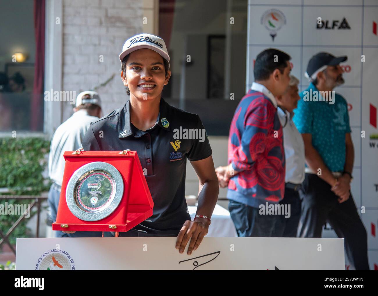 Kolkata, India. 17th Jan, 2025. Season's first Pro level golf ...