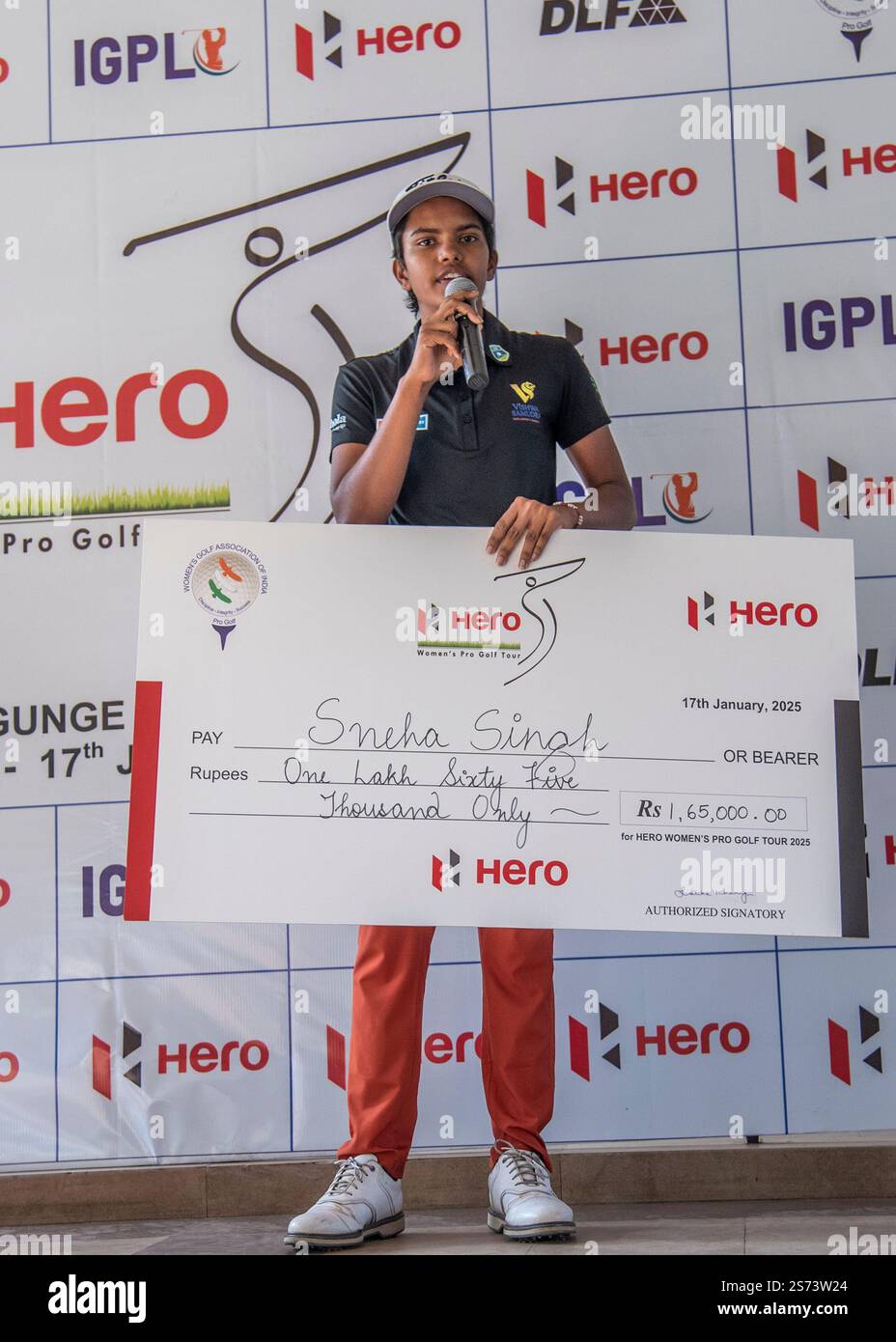 Kolkata, India. 17th Jan, 2025. Season's first Pro level golf ...