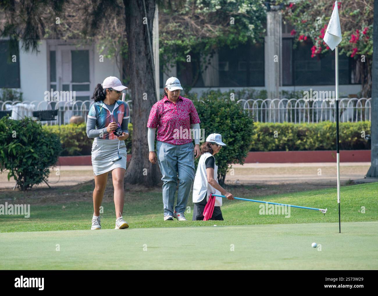 Kolkata, India. 17th Jan, 2025. Season's first Pro level golf ...