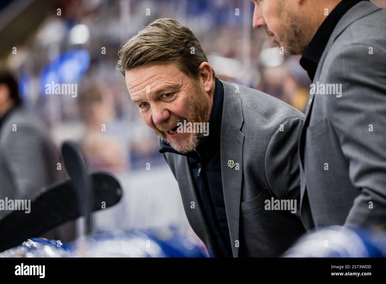Leksand, Sverige. 18th Jan, 2025. 250118 Leksands tränare Charles Berglund under ishockeymatchen ...